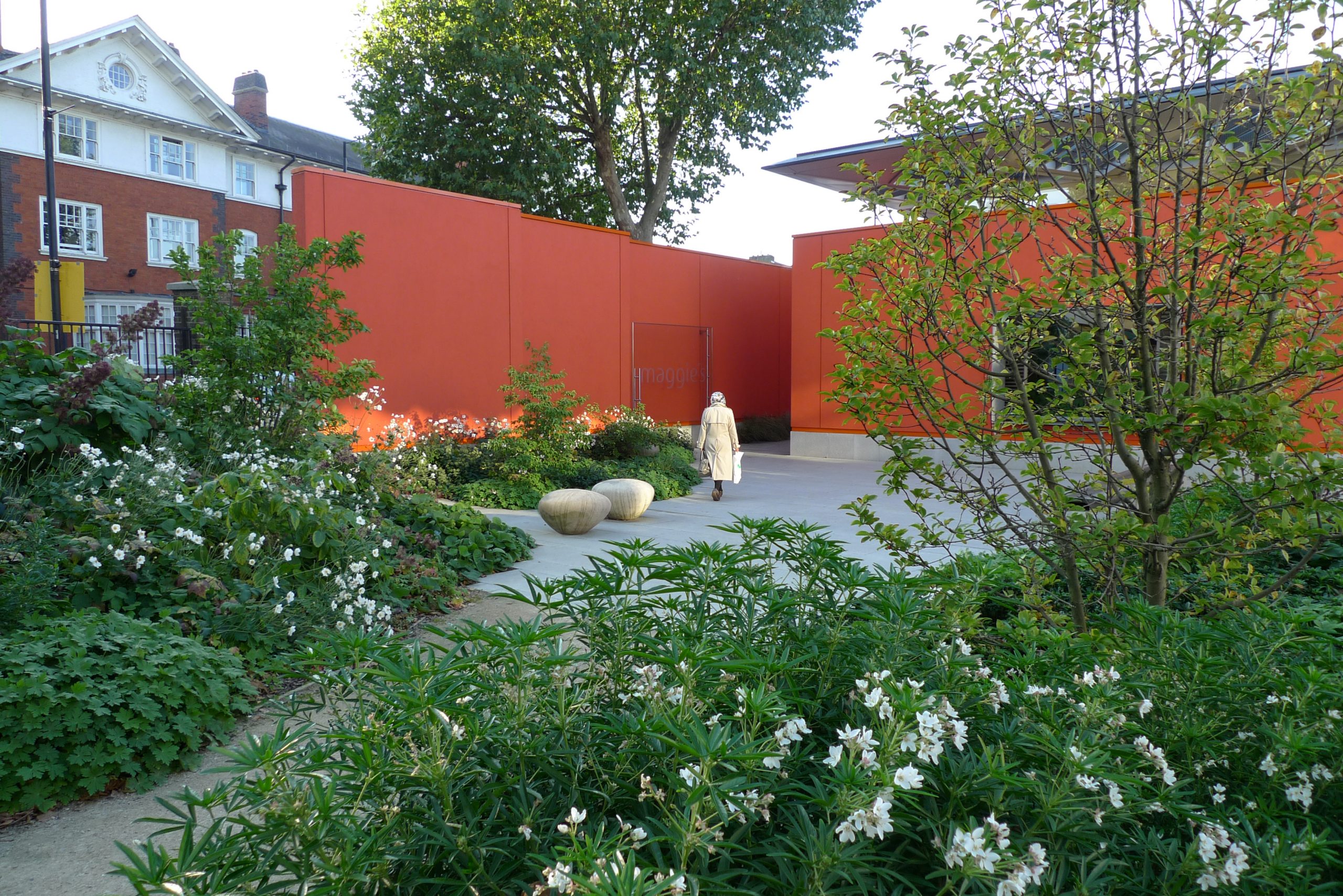 Maggie's: Recuperative space and emotional support for people living ...