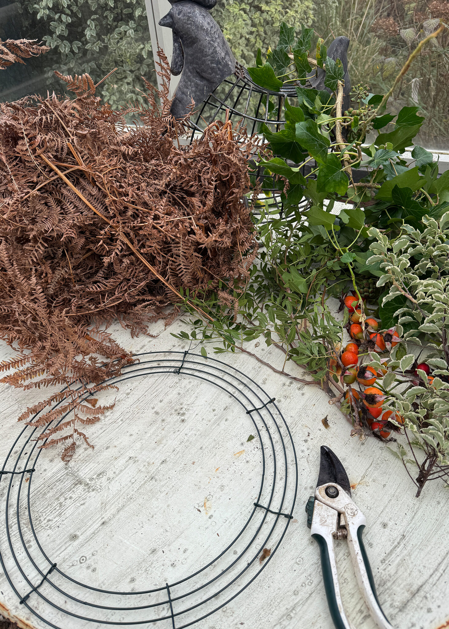 How to make a simple bracken-base wreath - National Garden Scheme